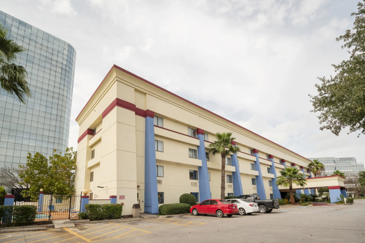 Oyo Townhouse Houston Airport North - Crosby, TX