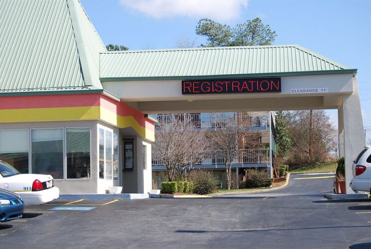 Economy Hotel Forest Park - Riverdale, GA