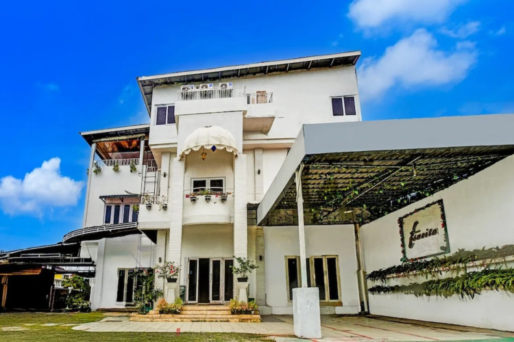 Hotel O Banda Aceh Near Masjid Raya Baiturrahman Formerly Wisma Tsacita - Banda Aceh