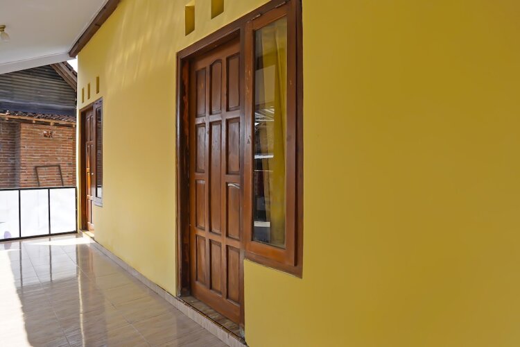 Spot On 92476 Sobat Ijen Traveller Homestay - Banyuwangi