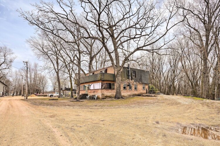 Cozy Home W/ Yard: Steps To Mississippi River - Goose Lake, IA