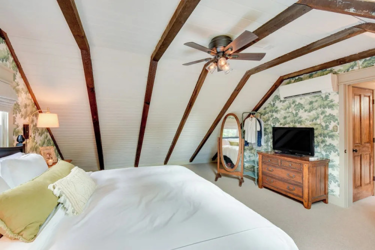 Enchanting Highlands Cottage With Pond & Falls! - Highlands, NC