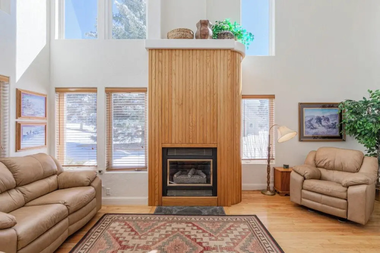 3br Townhome W/ Mountain View & Balcony - Lake Solitude, WY