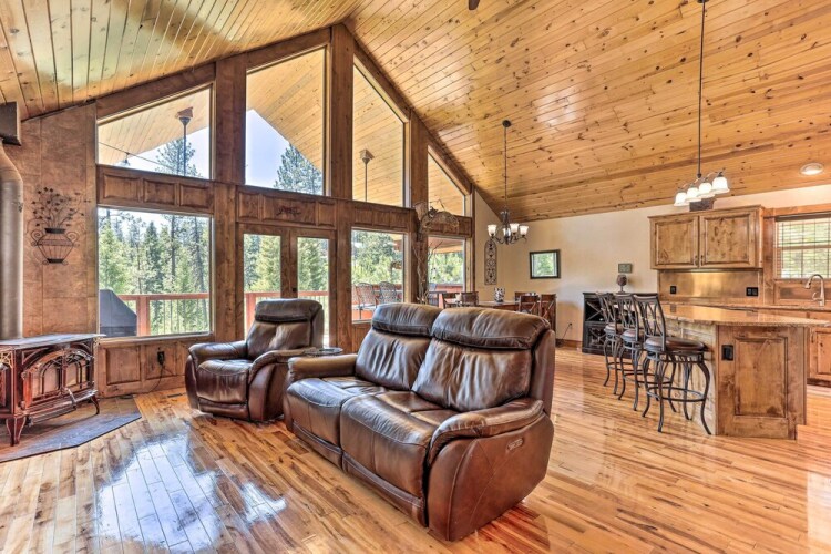 Updated Garden Valley Home W/ Fire Pit & Game Room - Garden Valley, ID