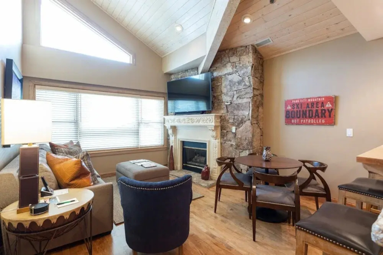 Royal Plaza At Deer Valley Resort - One Bedroom Condo #404 1 Condo - Park City, UT