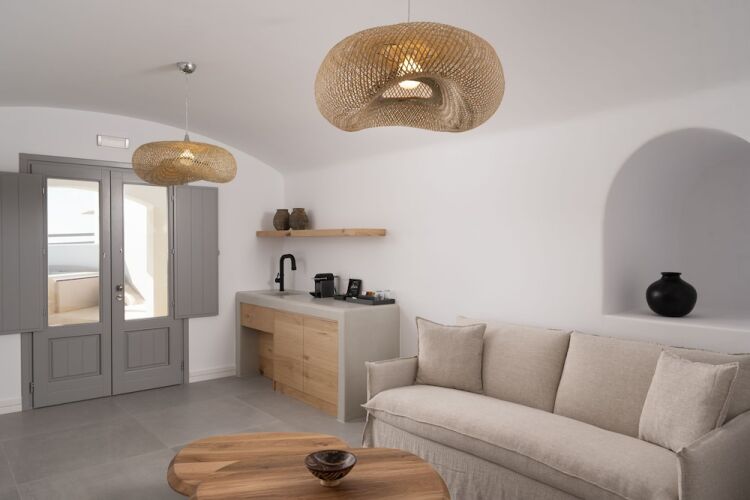 Potnia Theron Spa Suites - Santorini