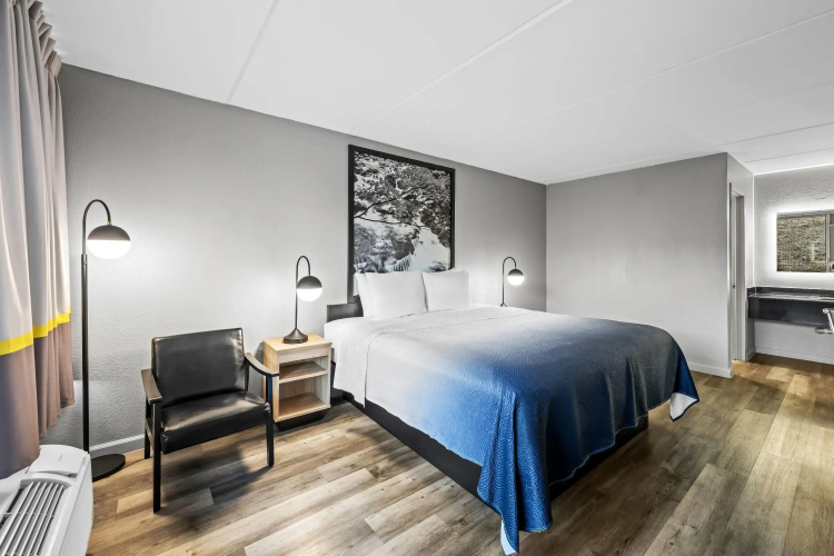 Super 8 By Wyndham Kingsport /I-81 - Johnson City, TN