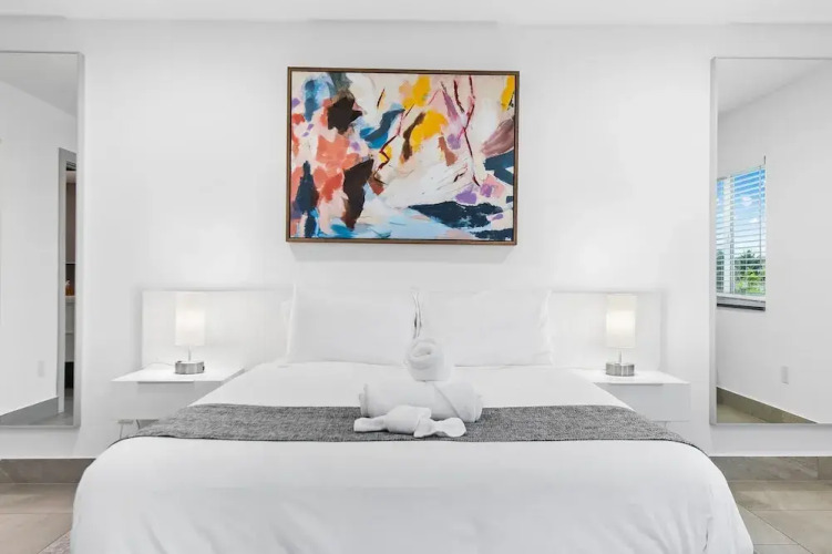 Unique Retreat - Unit D: Cool 2nd-floor Retreat - Deerfield Beach, FL