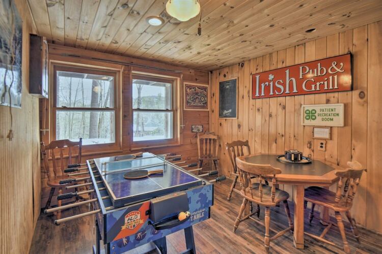 Rustic Madison 'Treehouse' Cabin With Game Room! - Conway, NH