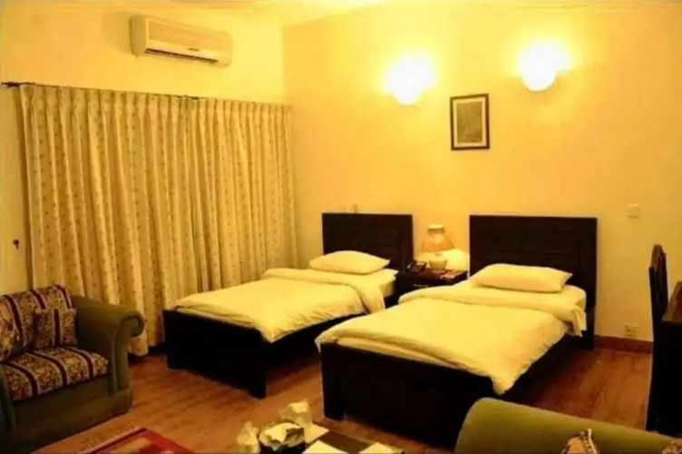 New Hotel Couple In Karachi - Karachi