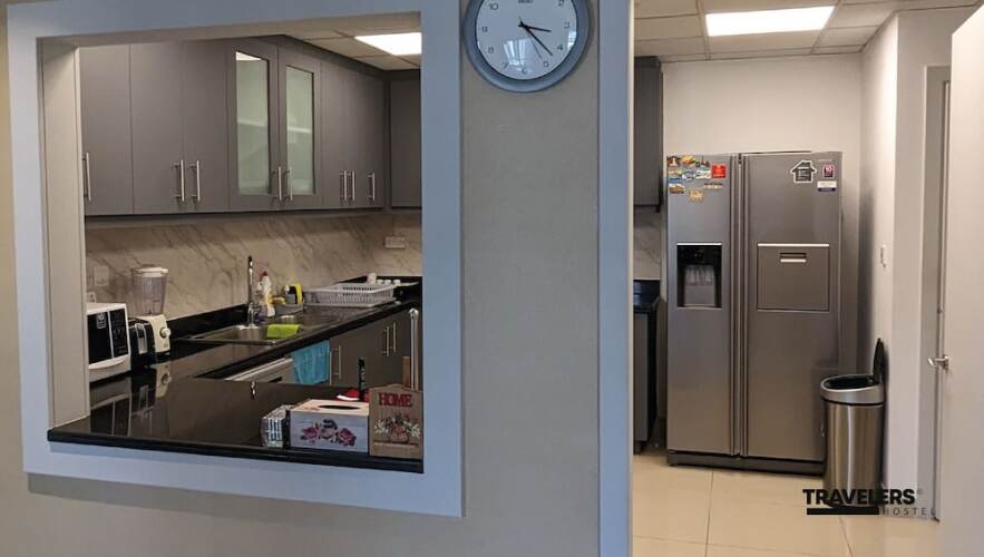 Travelers Dubai Marina Hostel - 두바이