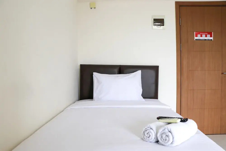 Simple And Enjoy Living Studio Room At Cinere Resort Apartment - Jakarta