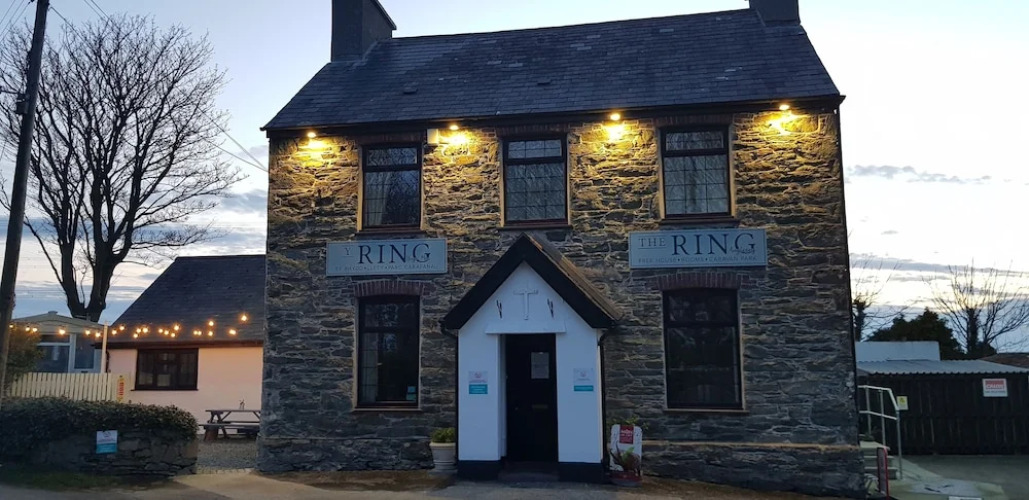 Campsite - The Ring Pub Glamping Pods - Gwynedd
