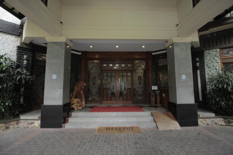 Sapta Nawa Hotel - Gresik