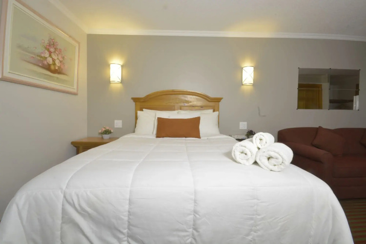 Knights Inn Colonial Fireside Inn - Pembroke