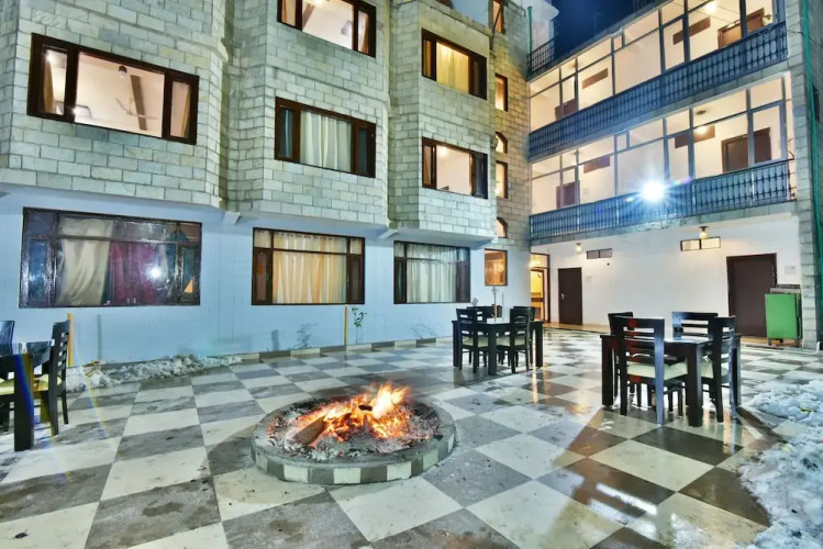 Kapoor Resort - Manali