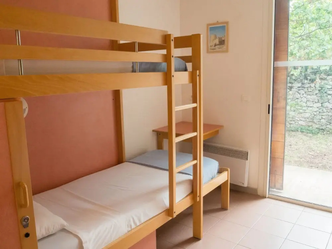 Auberge De Jeunesse Hi Nîmes - Nimes