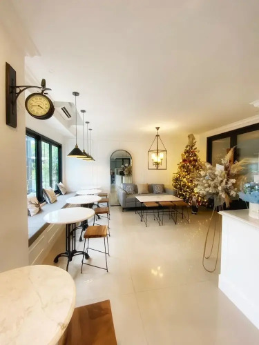 Loewy's Home Jakarta - Jakarta