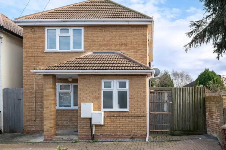 3 Bedroom House With Parking In Windsor - Windsor, UK