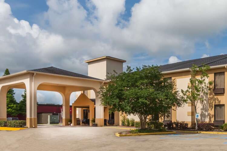 Days Inn & Suites By Wyndham New Iberia - New Iberia, LA