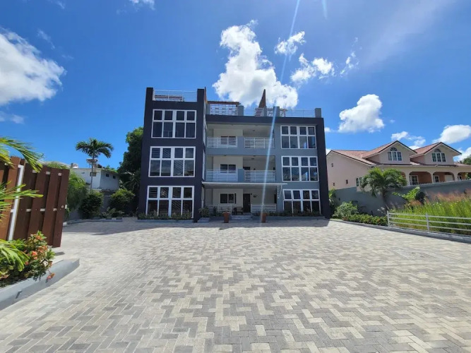 Amber Glades - Kingston