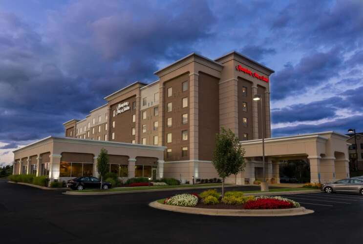 Hampton Inn & Suites Cleveland-beachwood - Aurora, OH