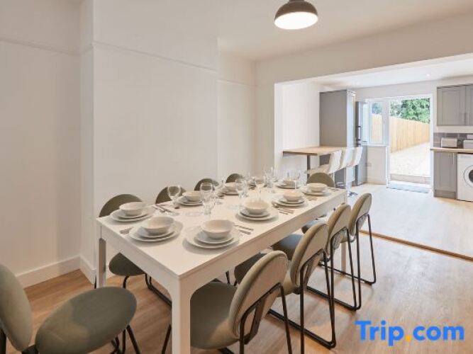 Elfleda Stay - Modern 5 Bedroom House With Parking - Cambridge
