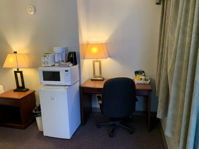 Value Stay Clean Room At Castle Motel - Edson