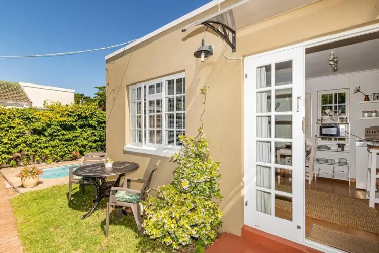 Suburban Bliss With Wifi And Plunge Pool - Le Cap
