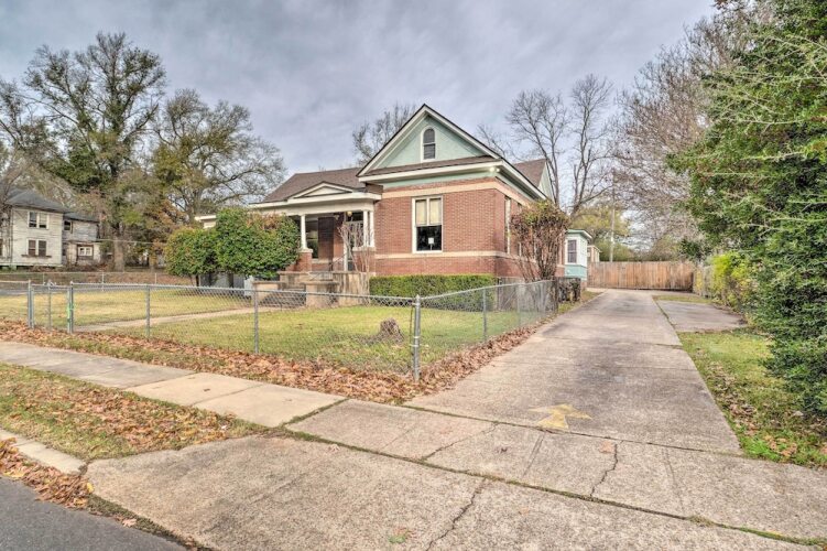 Pet-friendly Shreveport Home ~ 1 Mile To Downtown! - Bossier City, LA