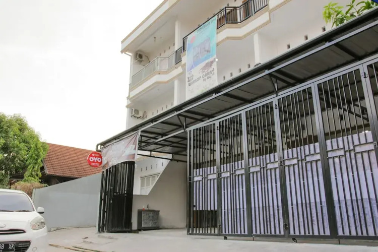 Oyo Guest House Cahaya 7296 - Makassar
