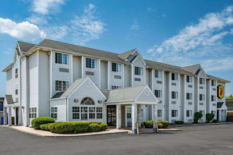 Super 8 By Wyndham Joliet - Joliet, IL