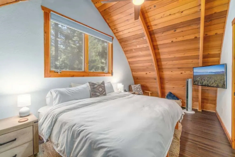 The Canoe Cabin - Incline Village