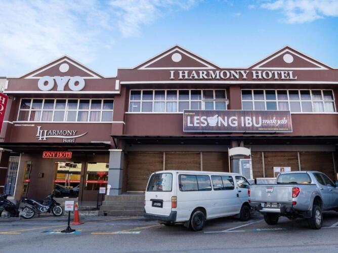 Oyo 960 I Harmony Hotel - 스쿠다이