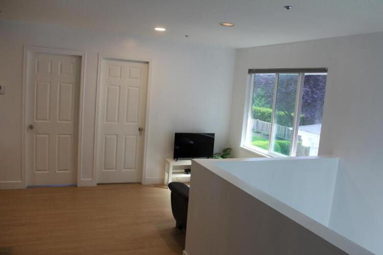 Ocean Park B&b (Business License #187301) - Surrey, BC