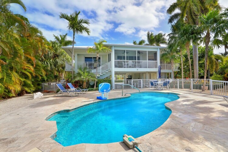 Waterfront Luxury Home With Pool And Boat Dock 3 Bedroom Home By Redawning - Key Colony Beach