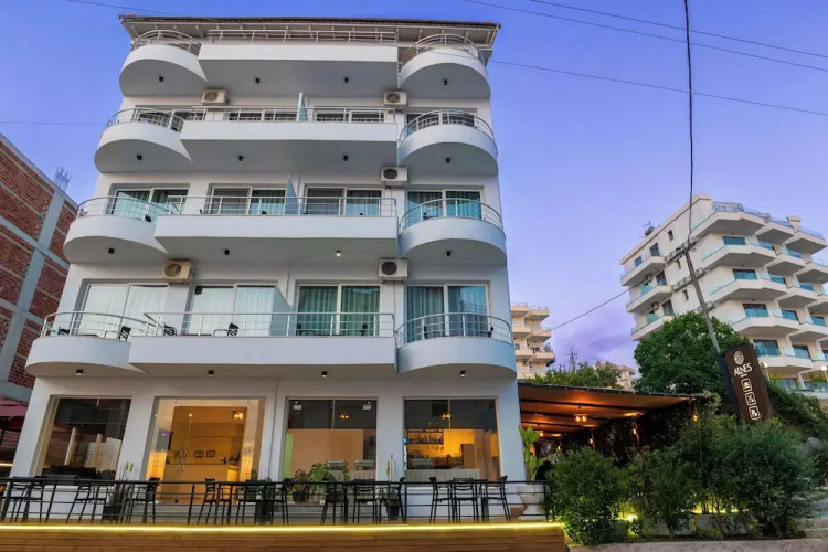 Alnes Hotel - Sarandë