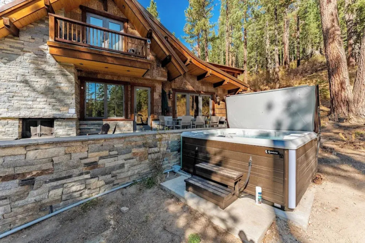 Hunter By Avantstay Award-winning Riverfront Cabin 5 Minutes From Palisades - Olympic Valley, CA