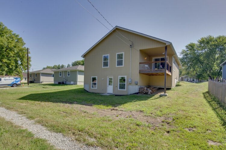 Family-friendly Lansing Home With Covered Balcony! - Hawthorn Park, Leavenworth
