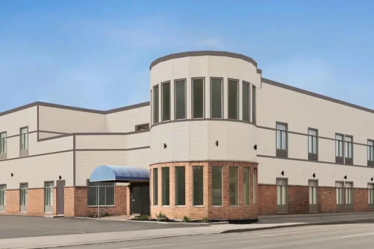 Signature Inn & Suites Hamilton - Hamilton, ON, Canada