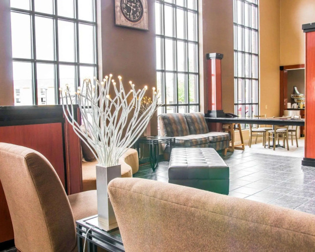 Quality Inn And Suites Airport - Flint, MI