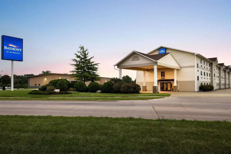 Baymont By Wyndham Clinton Valley West Court - Clinton, IA