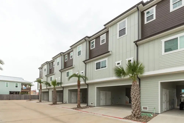 Modern Comfort, 3 Bedroom, Pets - Port Aransas, TX
