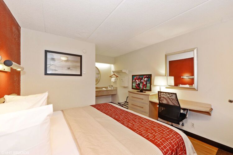 Red Roof Inn Tampa Fairgrounds – Casino - Temple Terrace, FL