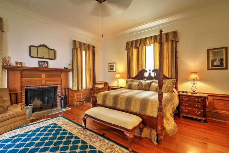 Historic Lafayette Retreat W/ Guest House! - Alabama