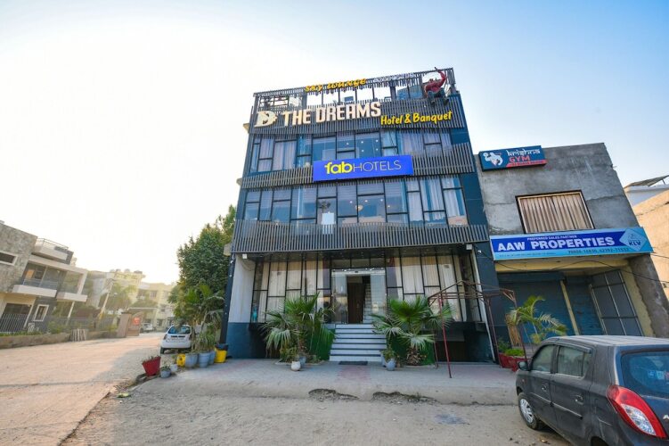 Fabhotel The Dreams - Kharar