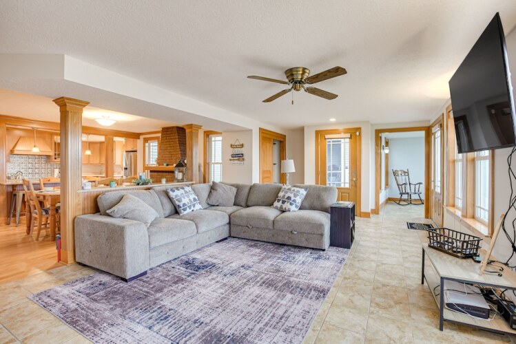 Waterfront Buckeye Lake House: Deck + Views! - Buckeye Lake, OH