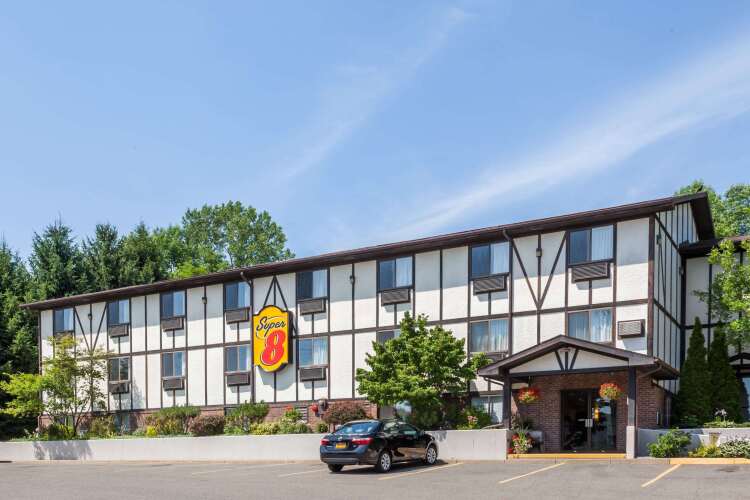 Super 8 By Wyndham Norwich - Norwich, NY