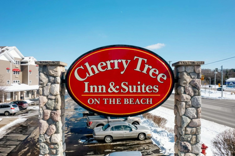 Cherry Tree Inn & Suites - Elk Rapids, MI