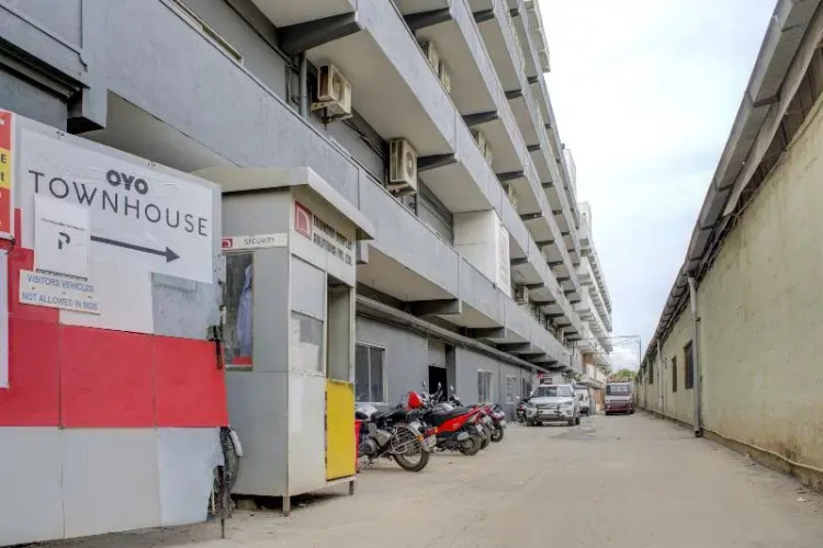 Oyo 385 Townhouse Navya International Ramamurthy N - Bangalore